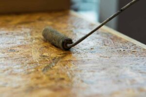 Panneau OSB : traitement et finition de support bois recyclé